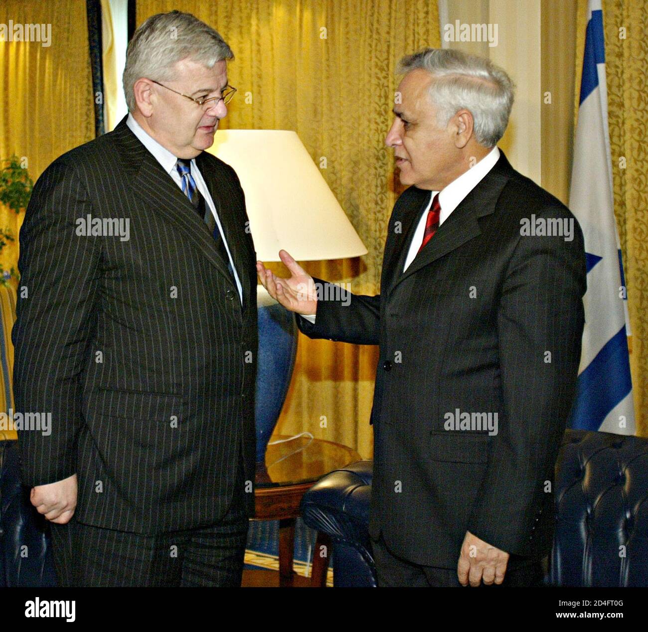 R pfeil hi-res stock photography and images - Alamy