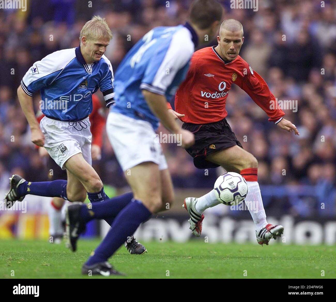 David beckham manchester united 2000 hi-res stock photography and ...
