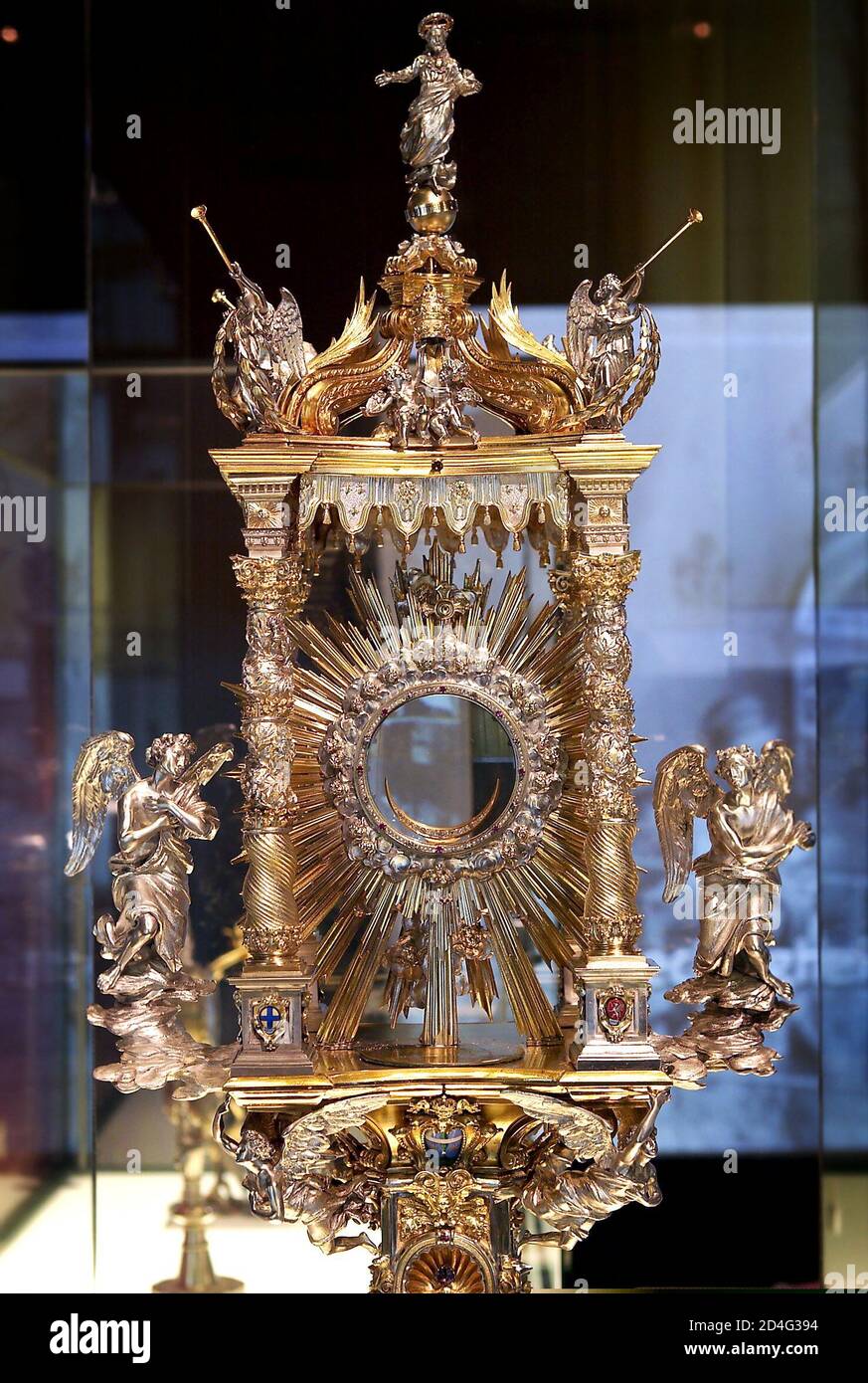 Monstrance host hi-res stock photography and images - Alamy