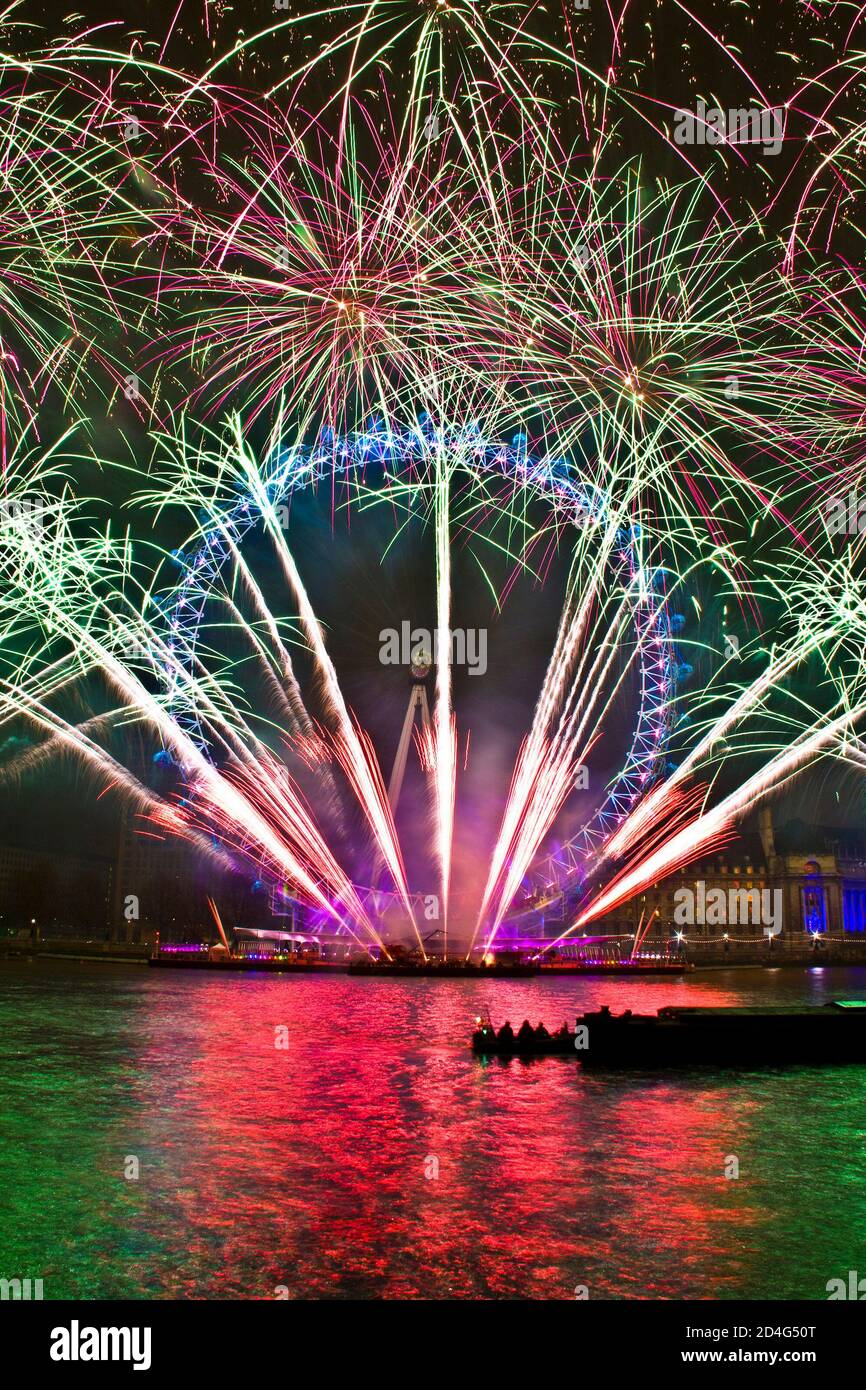 images of bonfire, fireworks, revelries during Bonfire night, Guy ...