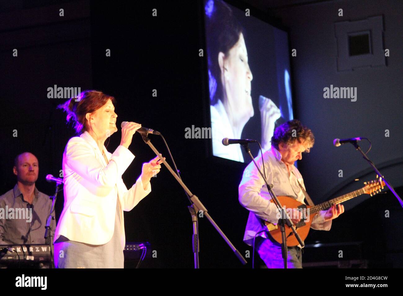 Scots folk songs hi-res stock photography and images - Alamy