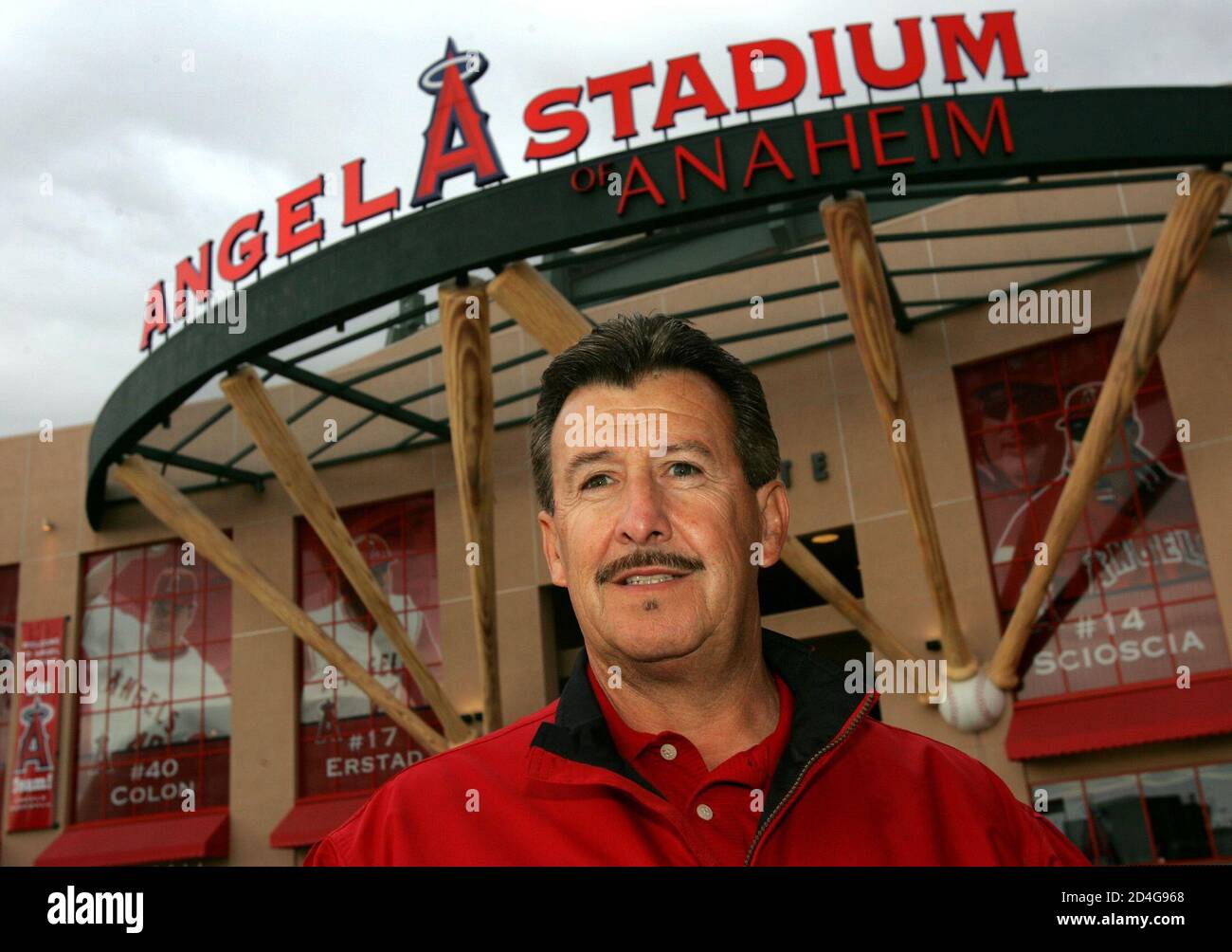 Angel stadium outside anaheim hi-res stock photography and images - Alamy