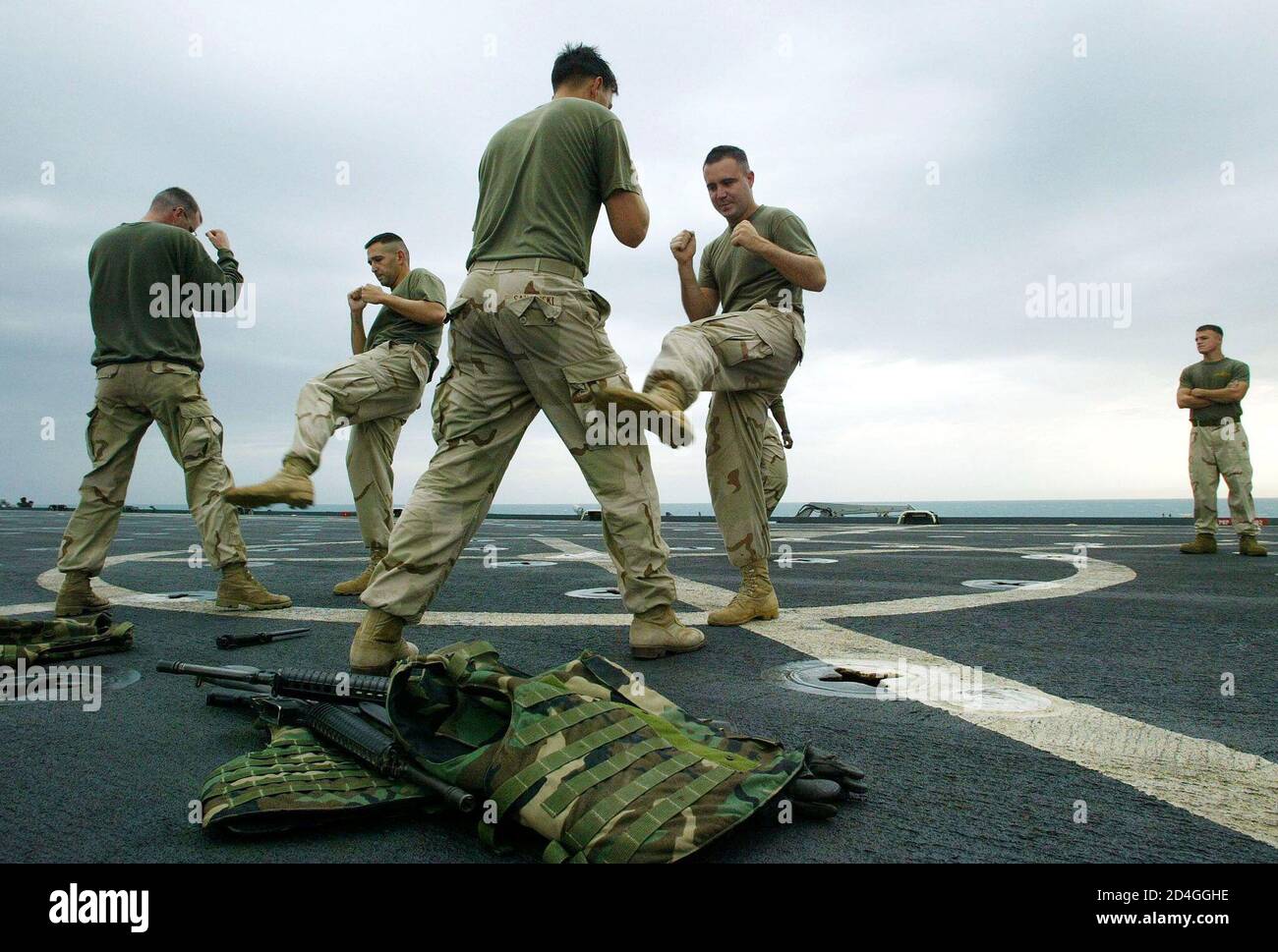 Uss austin lpd 4 hi-res stock photography and images - Alamy