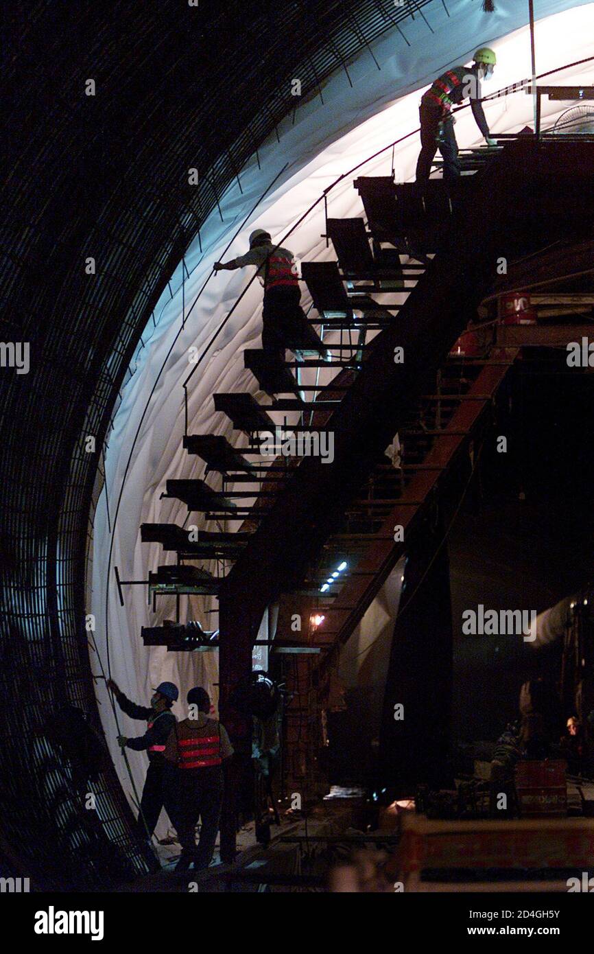 Workers in taipei construction hi-res stock photography and images - Alamy