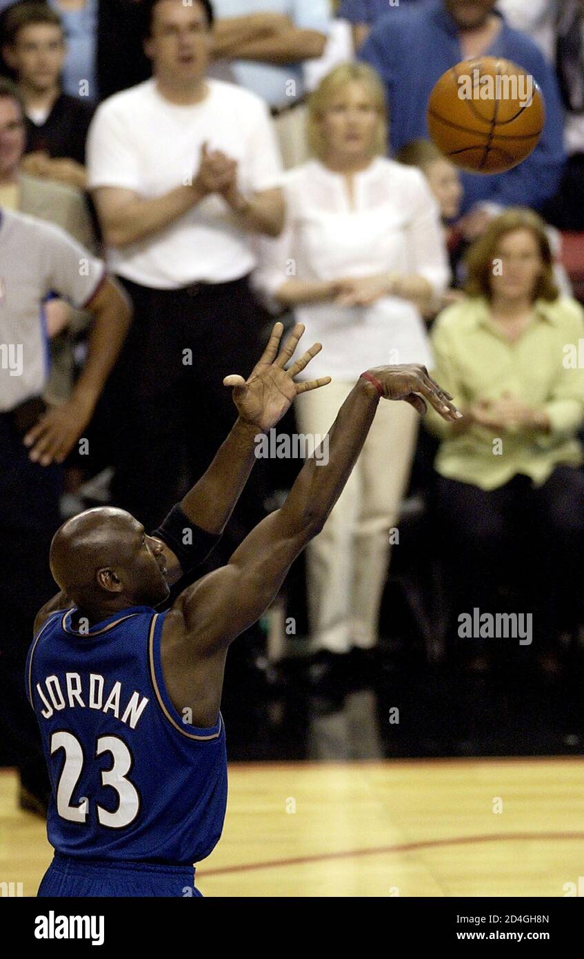Michael jordan 2003 hi-res stock photography and images - Alamy