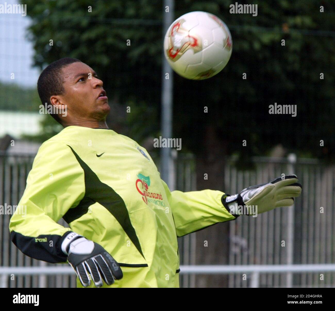 Brazilian goalkeeper dida hi-res stock photography and images - Alamy