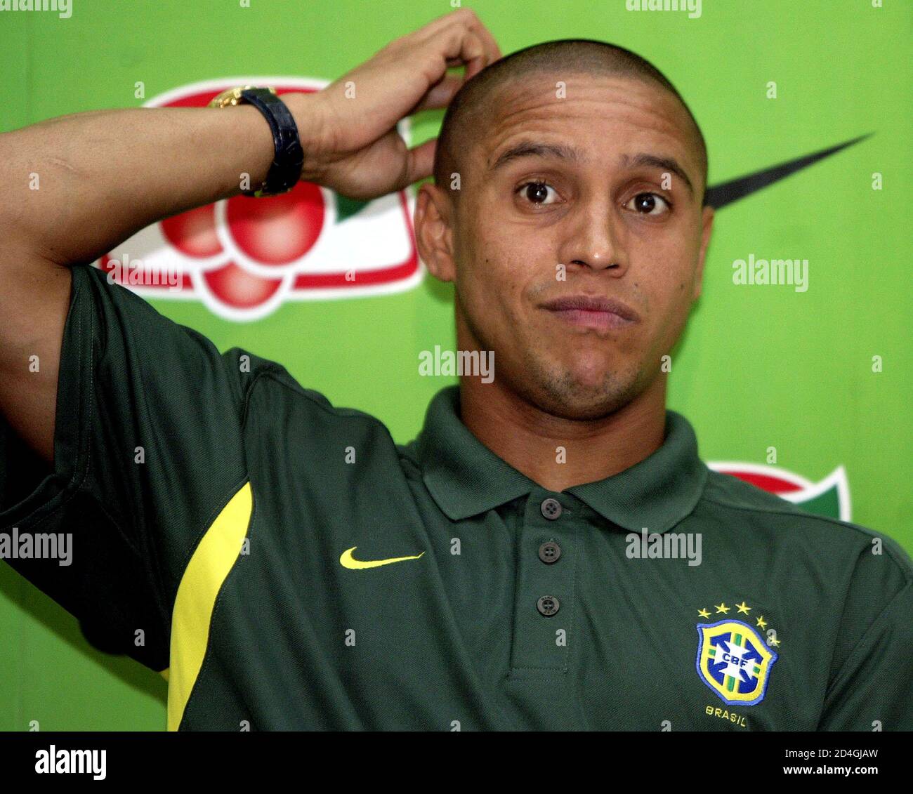 Roberto carlos real madrid 2003 hi-res stock photography and images - Alamy