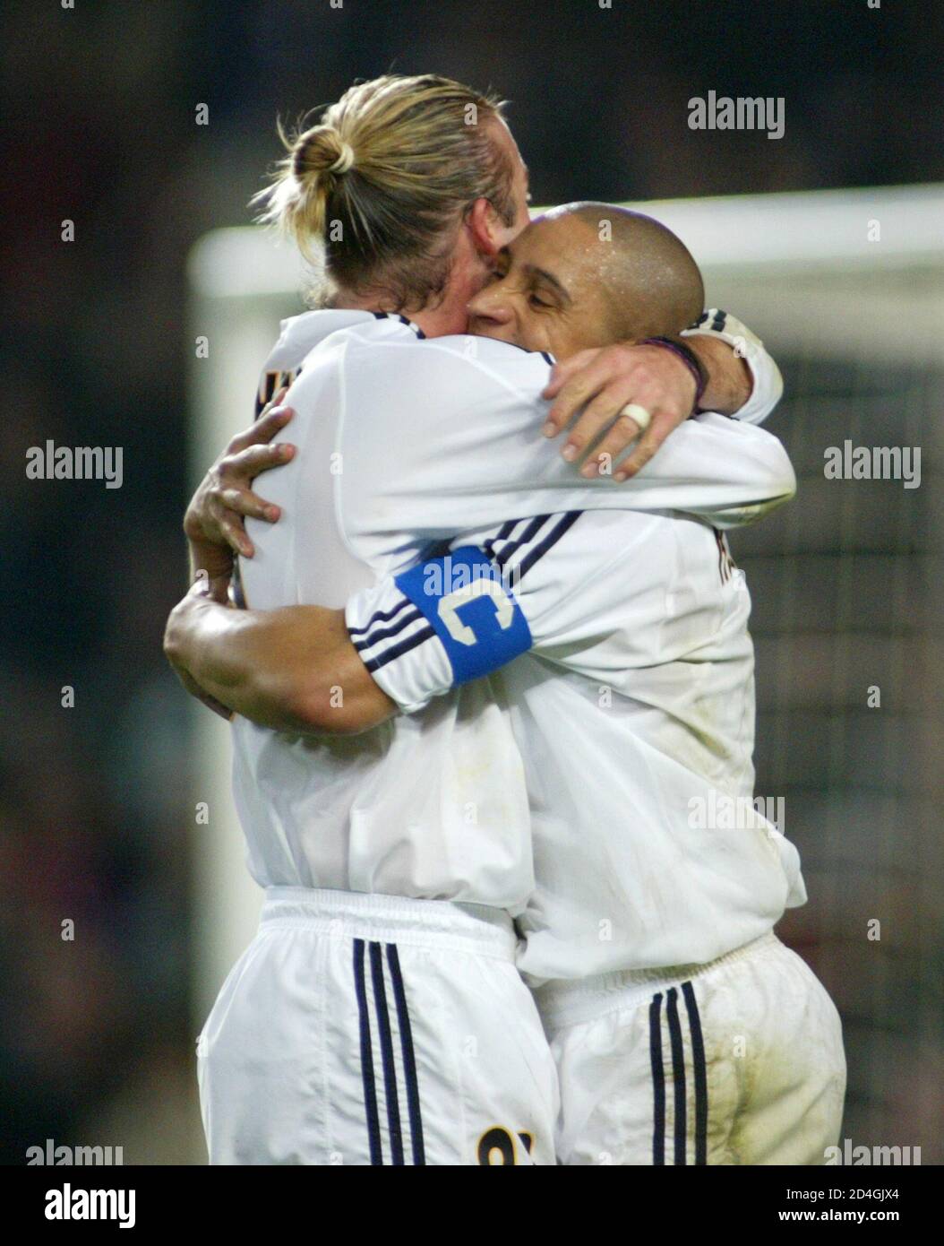 Real madrids david beckham and roberto carlos hi-res stock photography ...