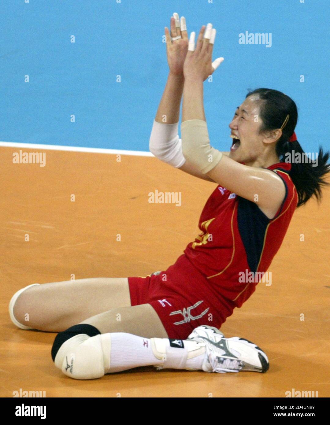 Volleyball gold medal hi-res stock photography and images - Alamy