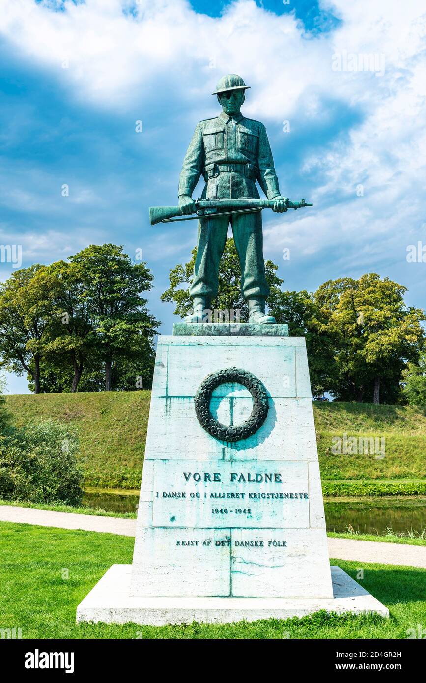 Memorial to fallen soldiers during the second world war in Kastellet ...