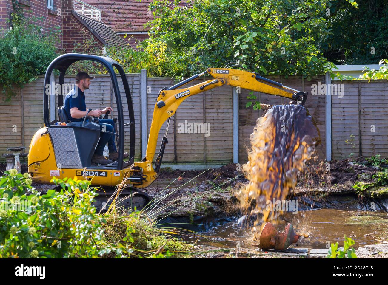 Side view excavator digger hi-res stock photography and images - Alamy