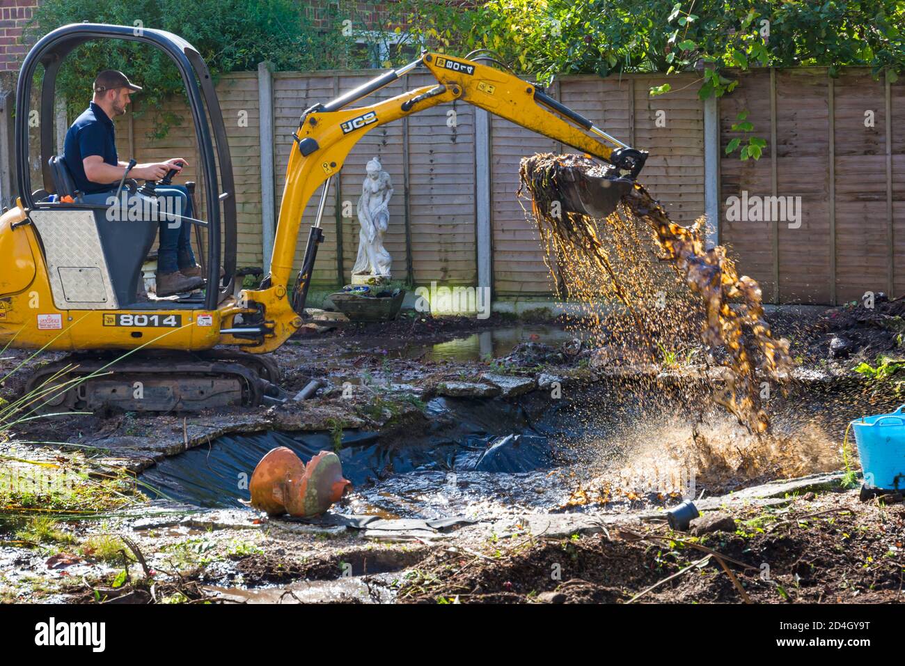 Side view excavator digger hi-res stock photography and images - Alamy