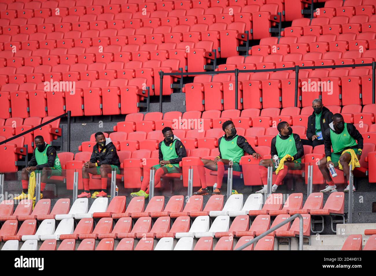 Cameroun mask hi-res stock photography and images - Alamy
