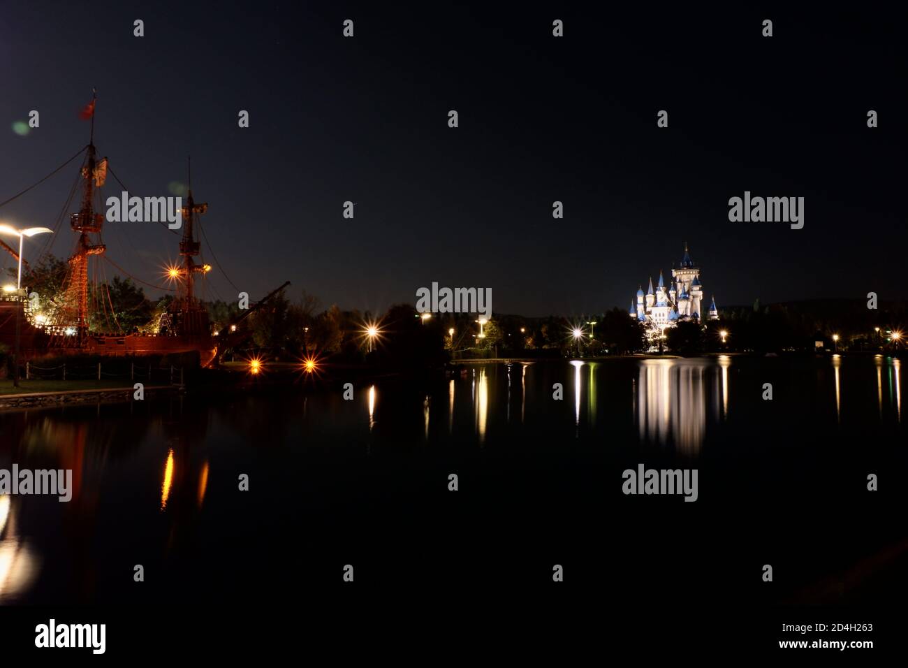 Ship at park hi-res stock photography and images - Alamy