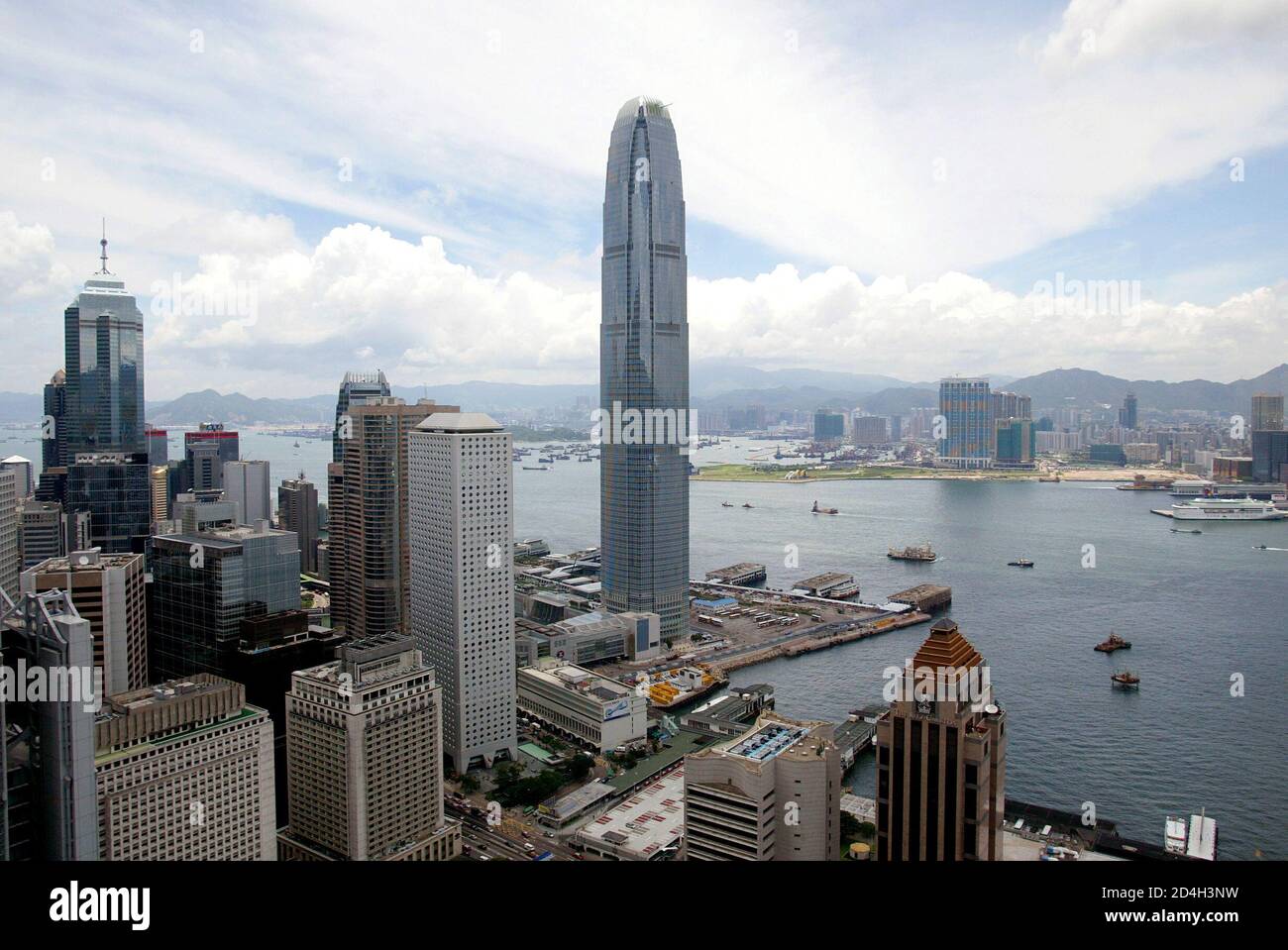 Hong kongs tallest buildings hi-res stock photography and images - Alamy