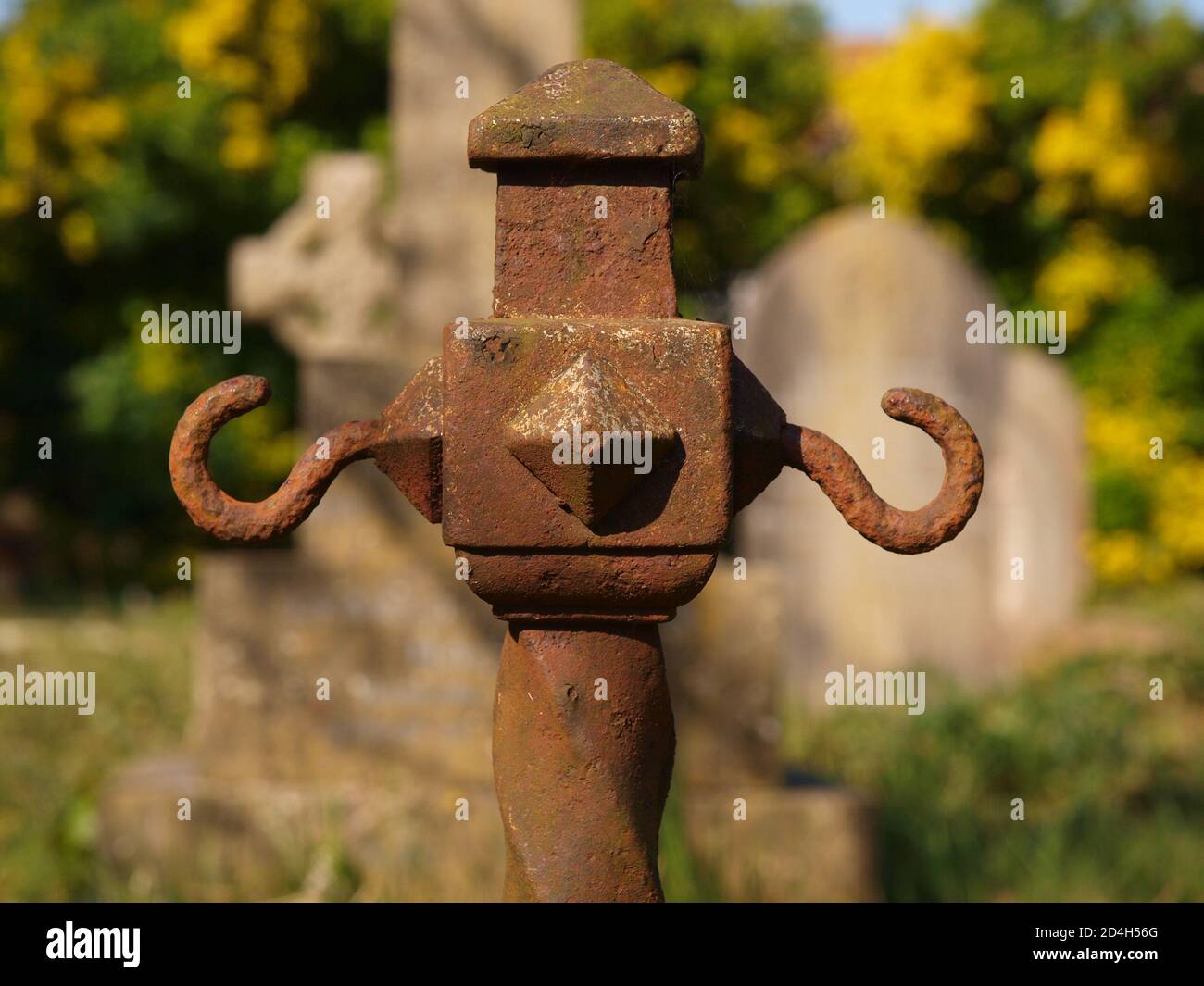 Rusty Iron Chain Spike Stock Photo - Alamy