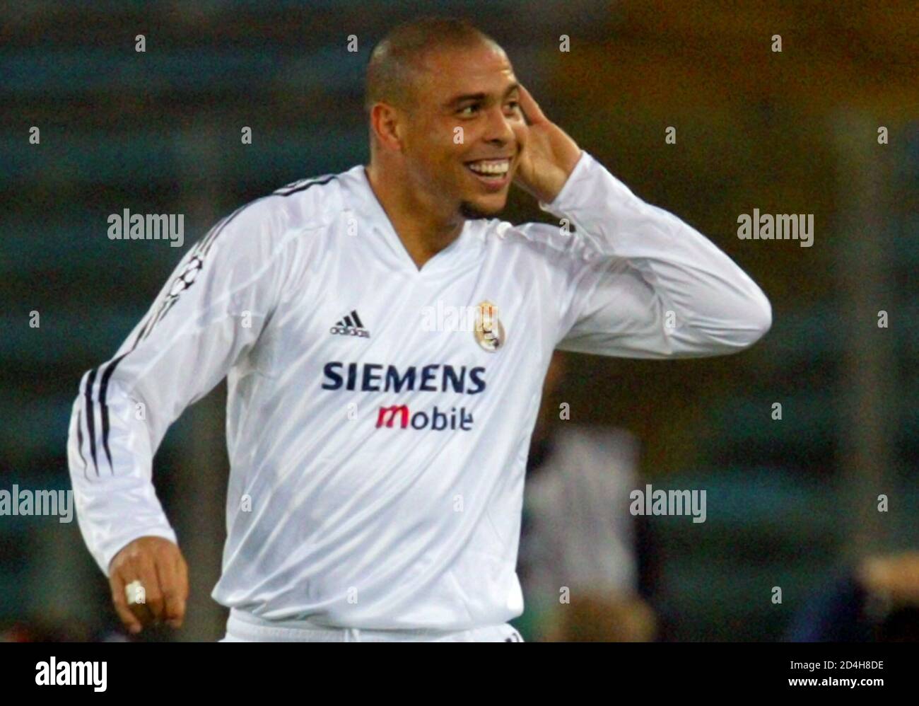 Ronaldo real madrid 2004 hi-res stock photography and images - Alamy