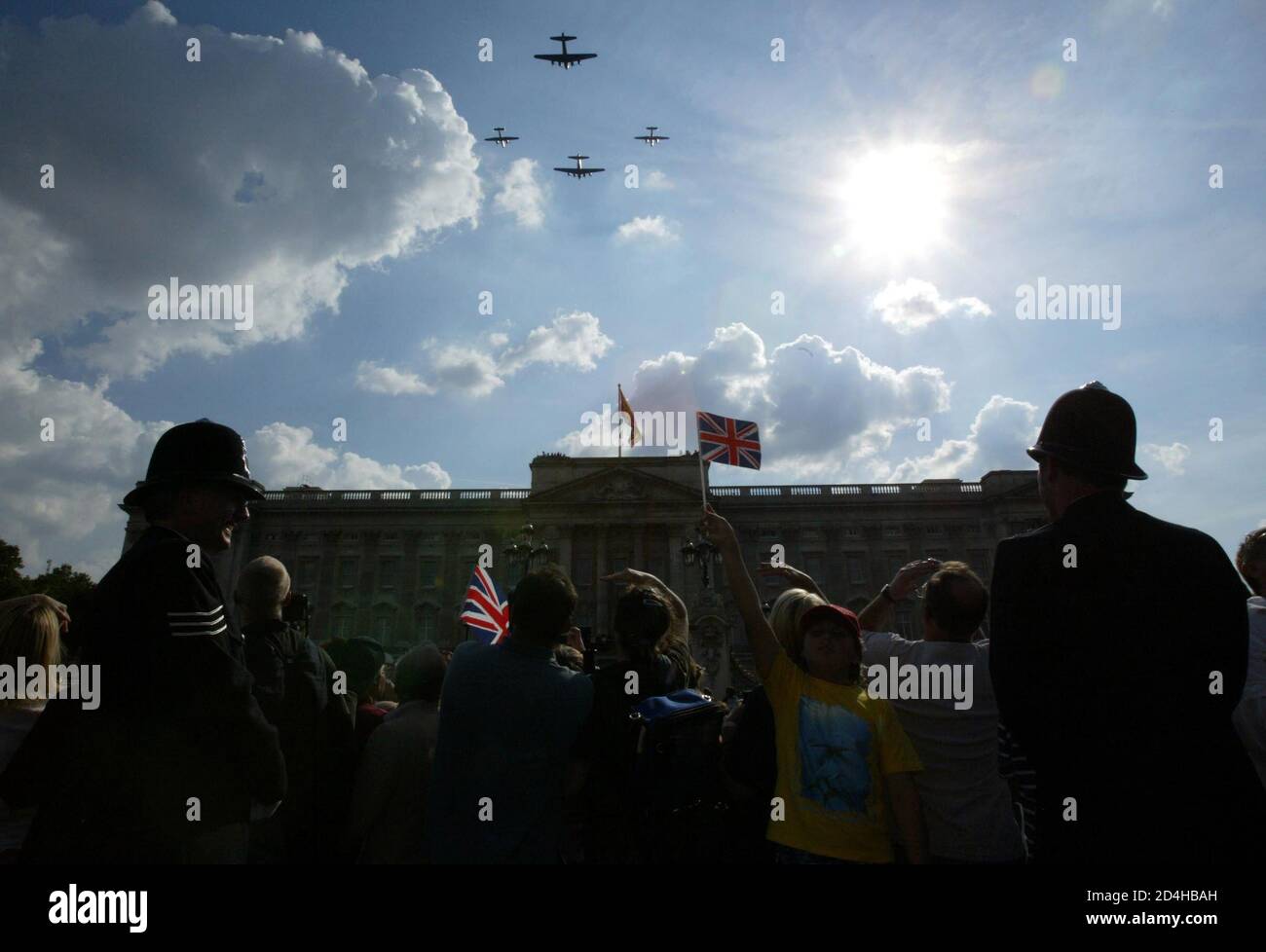 London flypast 2005 hi-res stock photography and images - Alamy