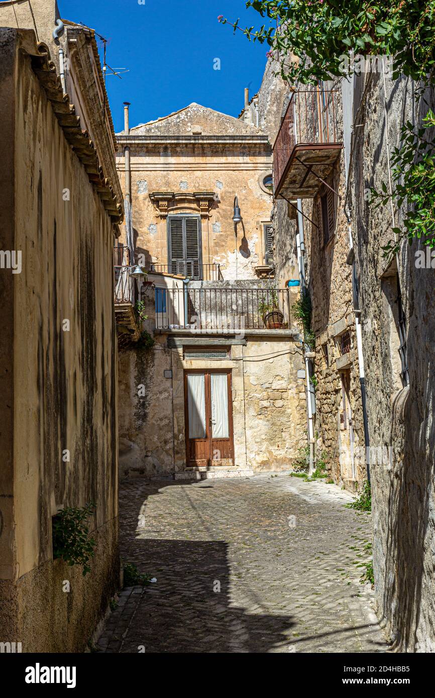 Modica (Sicily): Sicilian baroque alley in ancient city Stock Photo - Alamy