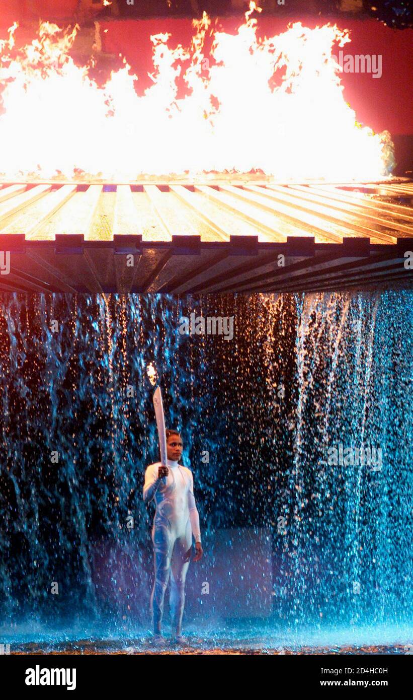 Cathy freeman opening ceremony hi-res stock photography and images - Alamy