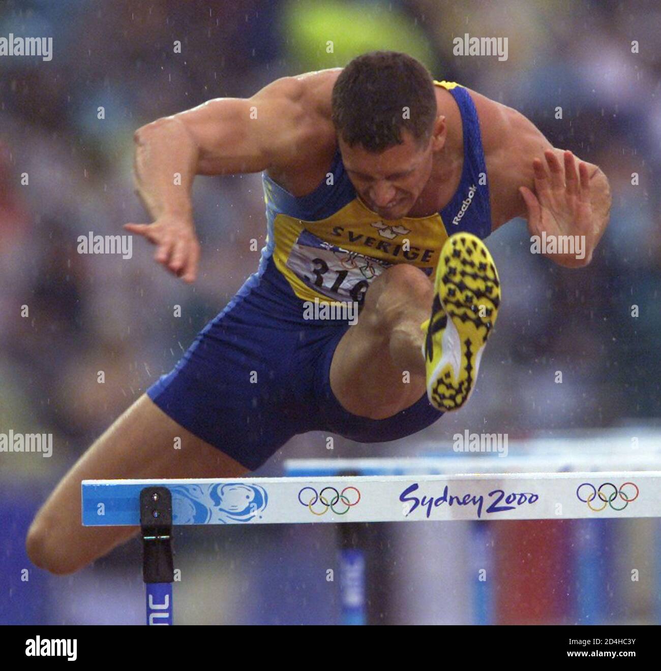 Athletics sydney olympics 2000 decathlon hi-res stock photography and ...