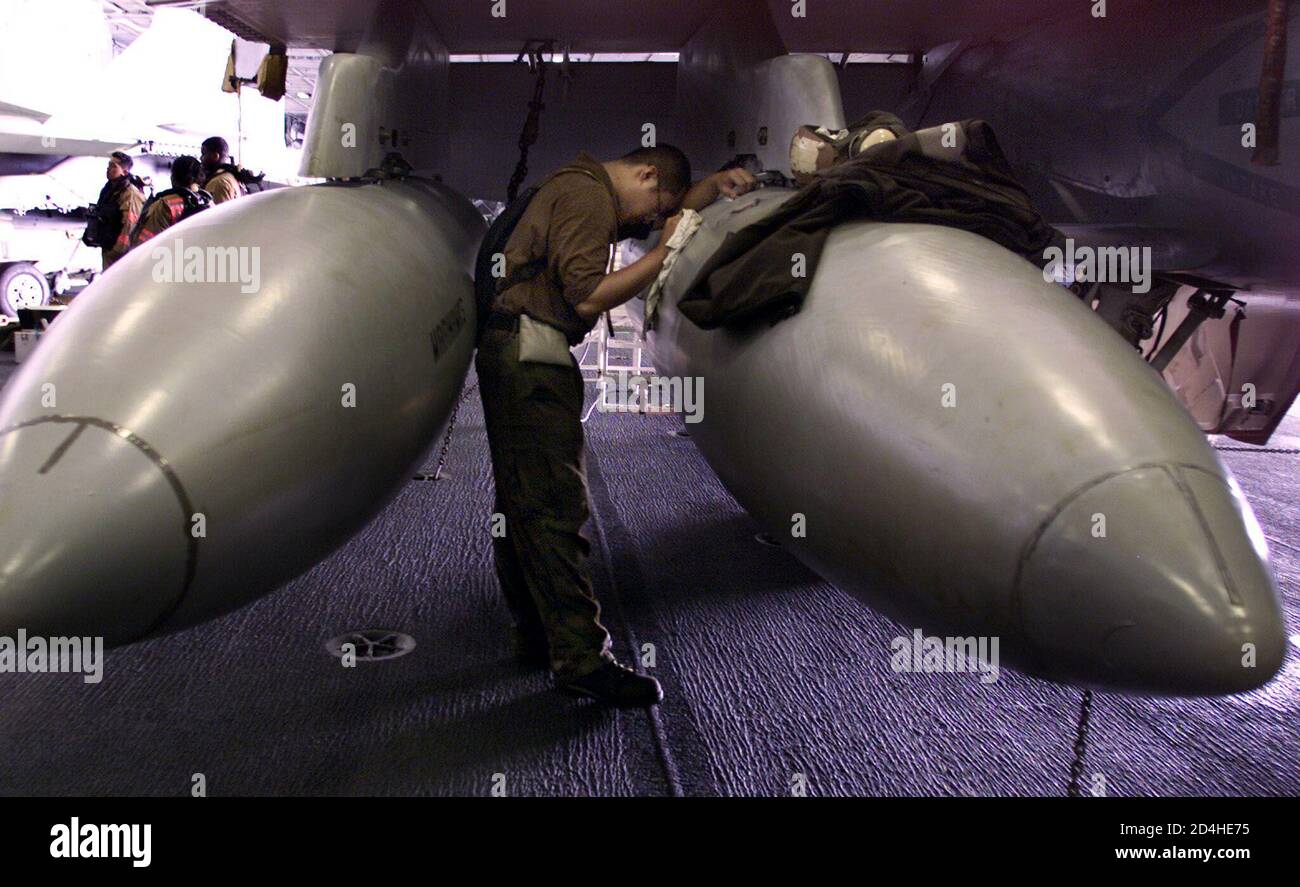 Us navy aircraft carriers hi-res stock photography and images - Alamy