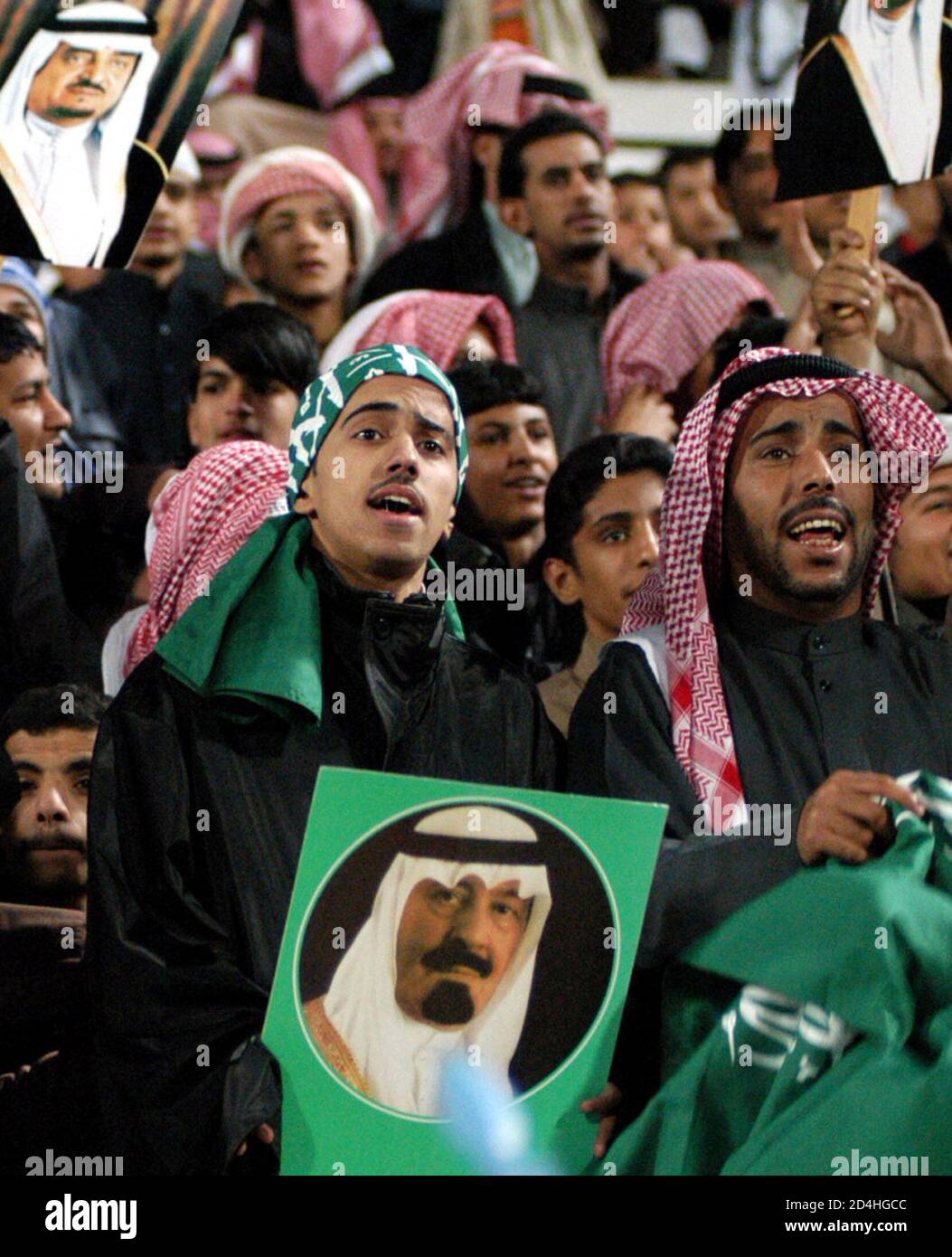 Saudi arabian football fans hi-res stock photography and images - Alamy