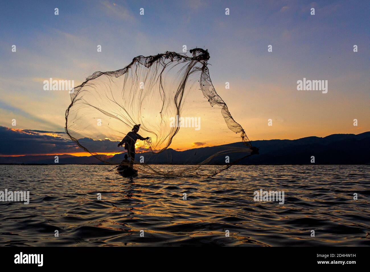 Intha leg rowing fishermen sunset hi-res stock photography and images ...
