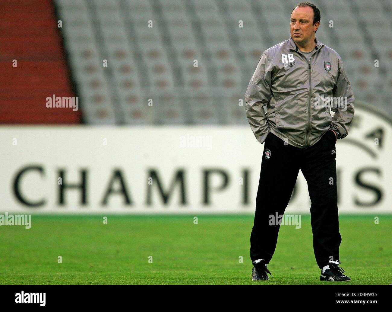 Ataturk olympic stadium rafael benitez hi-res stock photography and ...