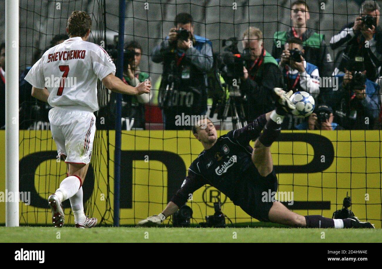 Jerzy dudek champions league final hi-res stock photography and images ...
