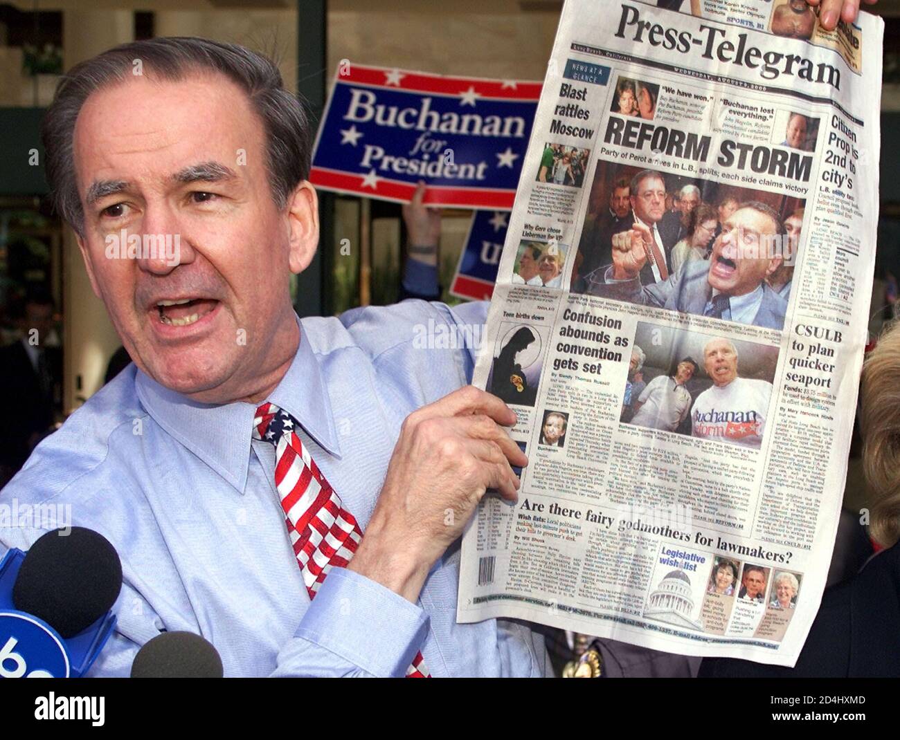 Pat buchanan 2000 hi-res stock photography and images - Alamy