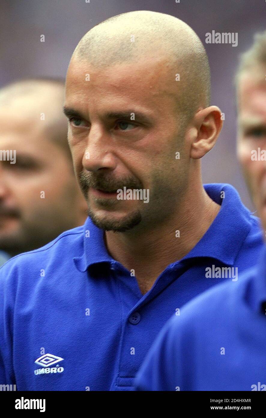 Gianluca vialli 2000 hi-res stock photography and images - Alamy