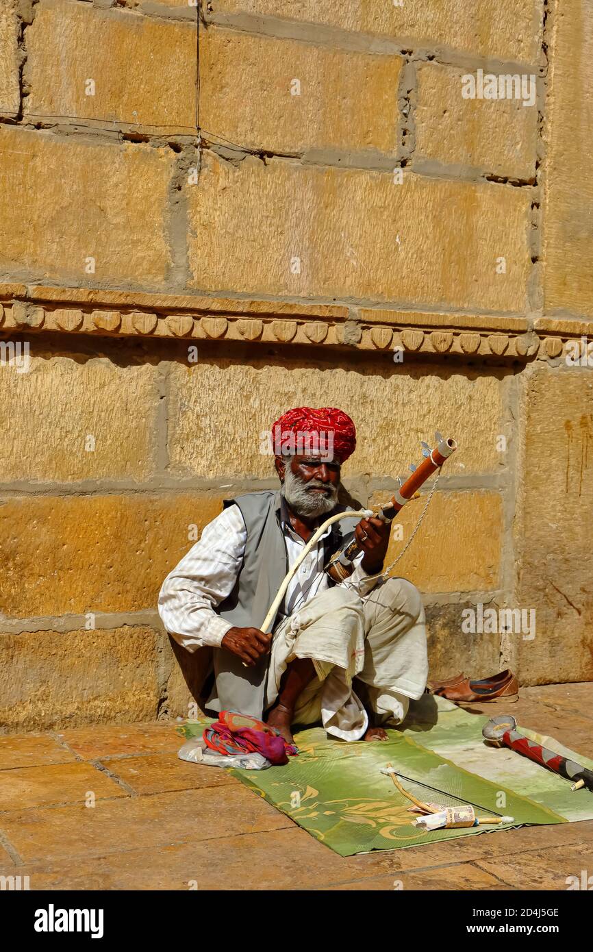 Rajasthani man playing sarangi hi-res stock photography and images - Alamy