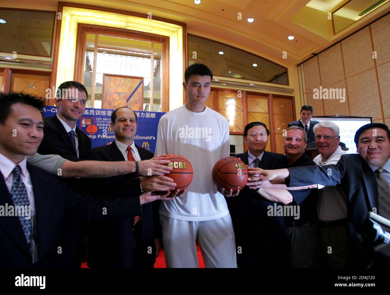 Basketball coaching chinese hi-res stock photography and images - Alamy