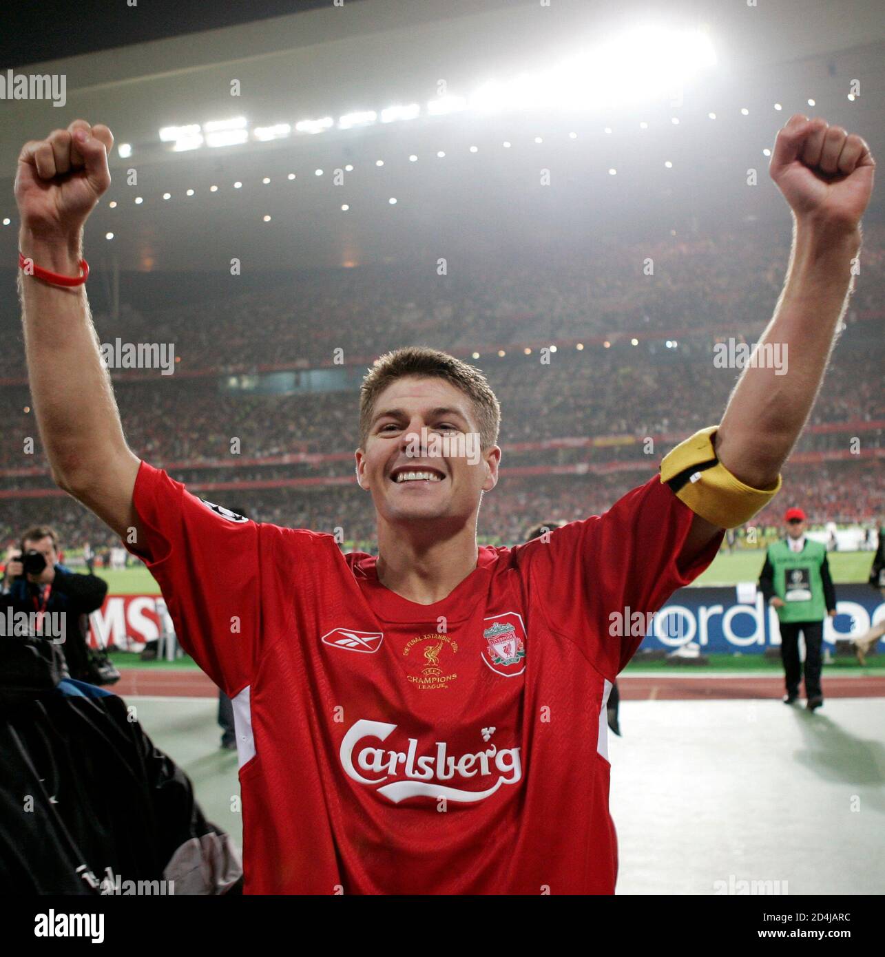 Champions league 2005 istanbul gerrard hi-res stock photography and ...