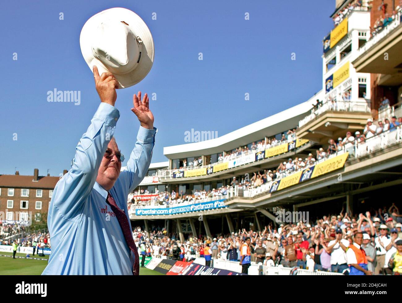 David shepherd cricket umpire hi-res stock photography and images - Alamy