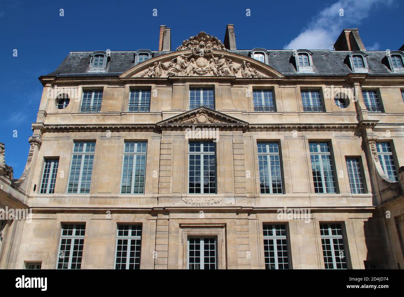 Paris sale mansion hi-res stock photography and images - Alamy