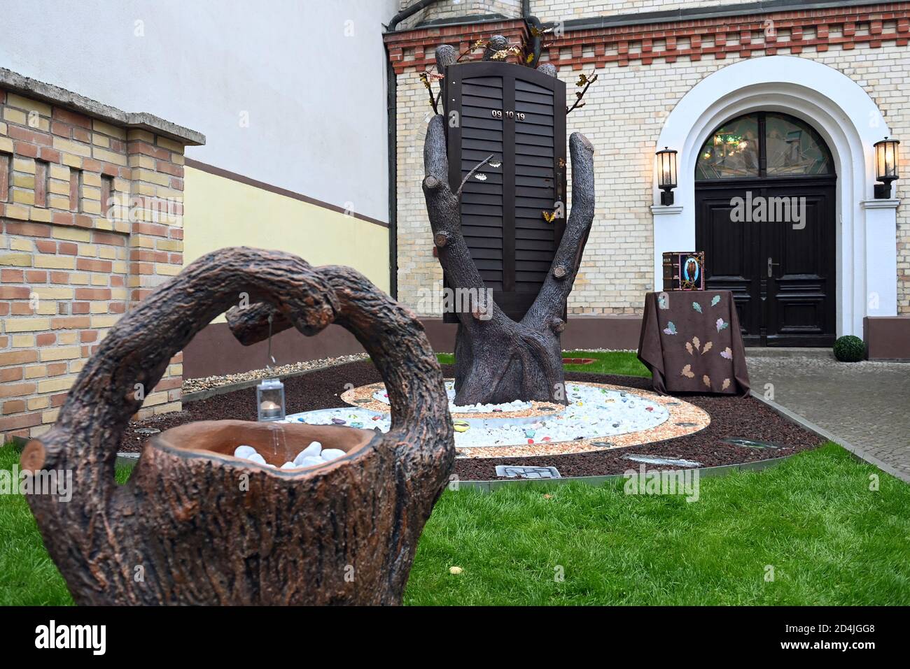 Halle, Germany. 09th Oct, 2020. The art project Synagogentür, designed ...