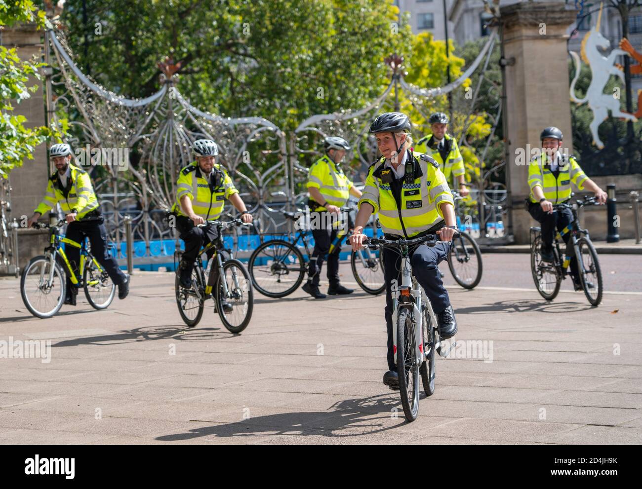 Group of london met police officers hi-res stock photography and images ...