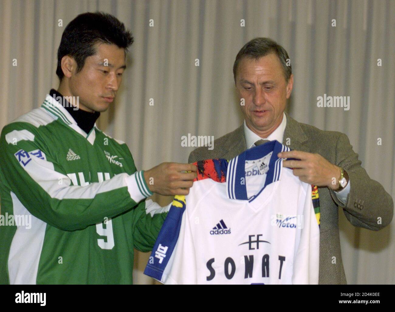 Dutch soccer legend johan cruyff hi-res stock photography and images ...