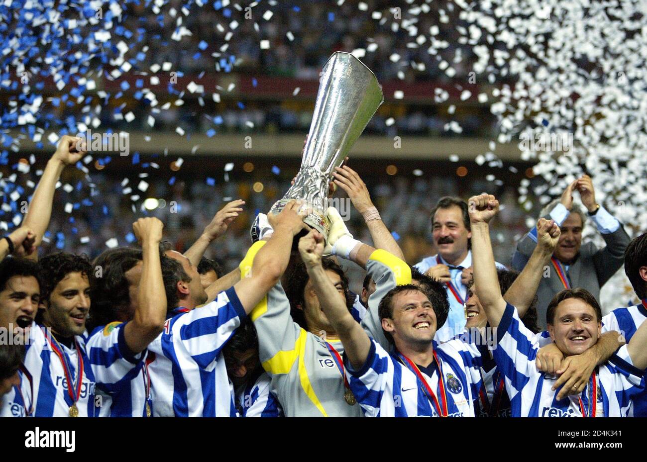 2003 uefa cup final porto celtic trophy hi-res stock photography and ...