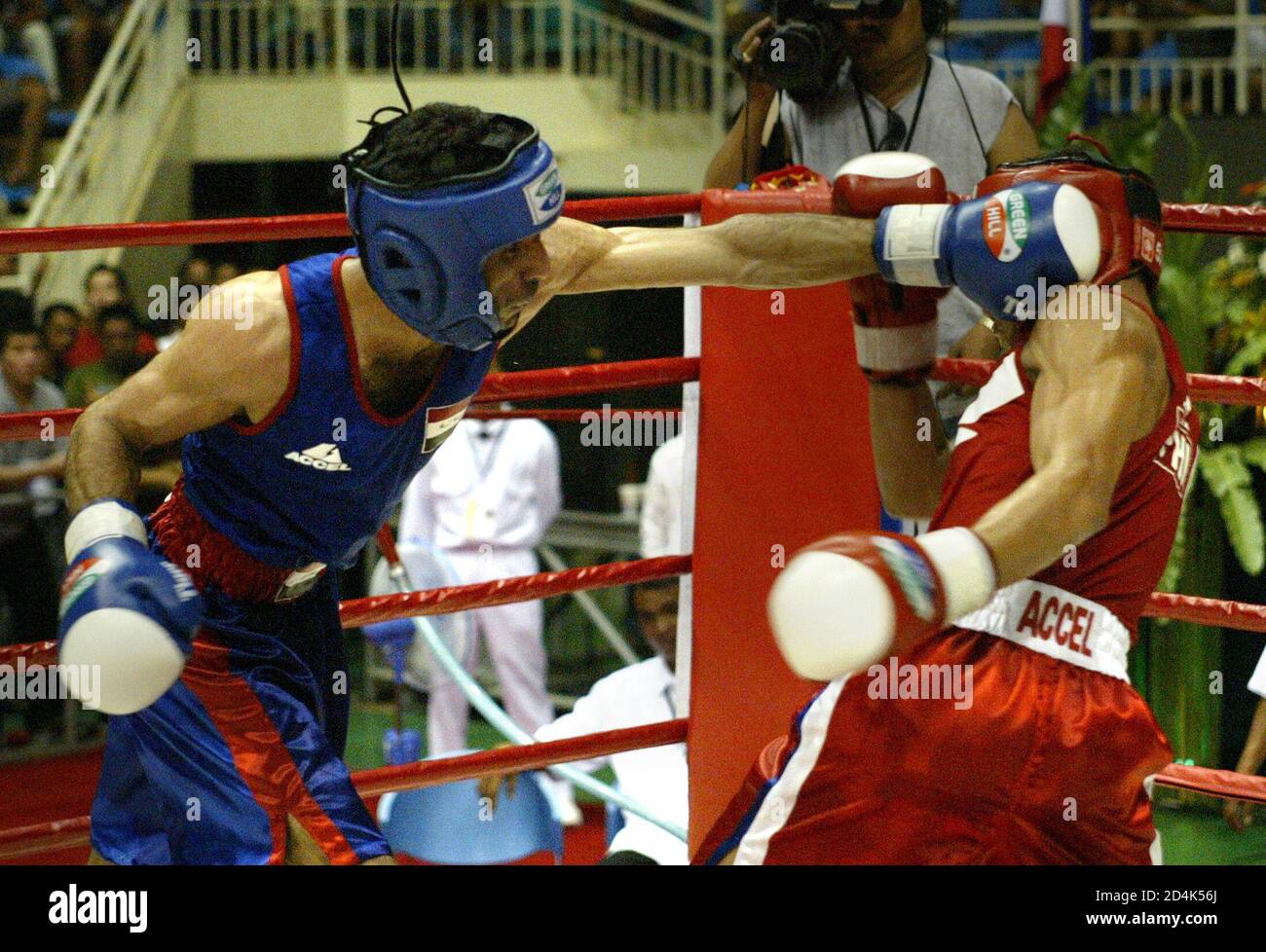 Referree hi-res stock photography and images - Alamy