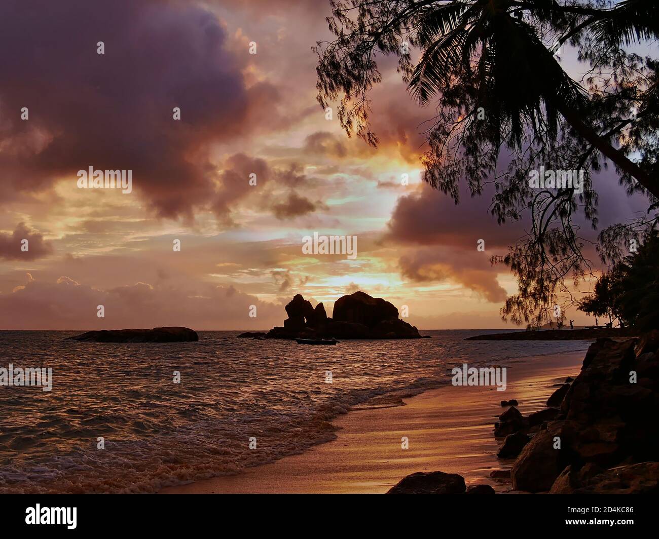 Seychelles sunset boat hi-res stock photography and images - Alamy