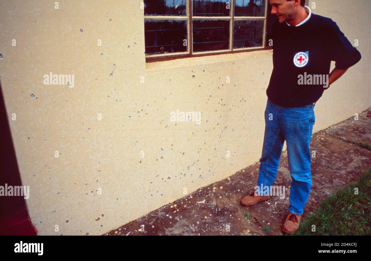 South Africa: A red cross delegue is investigating a shooting betwenn ...