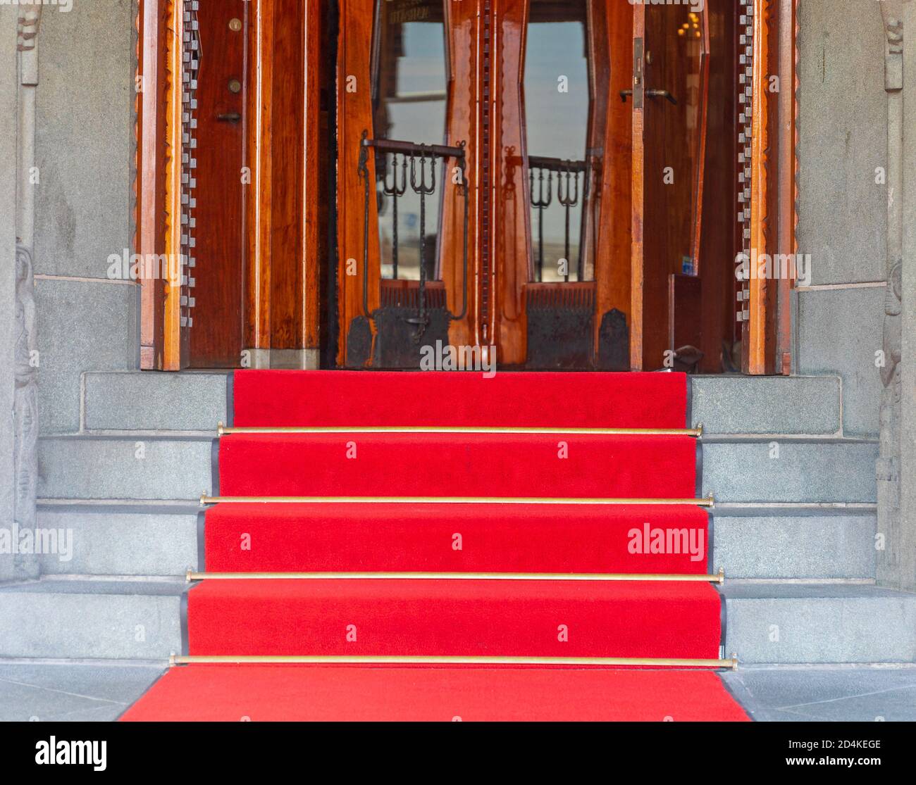 Stairway With Red Carpet Vip Building Entrance Stock Photo - Alamy
