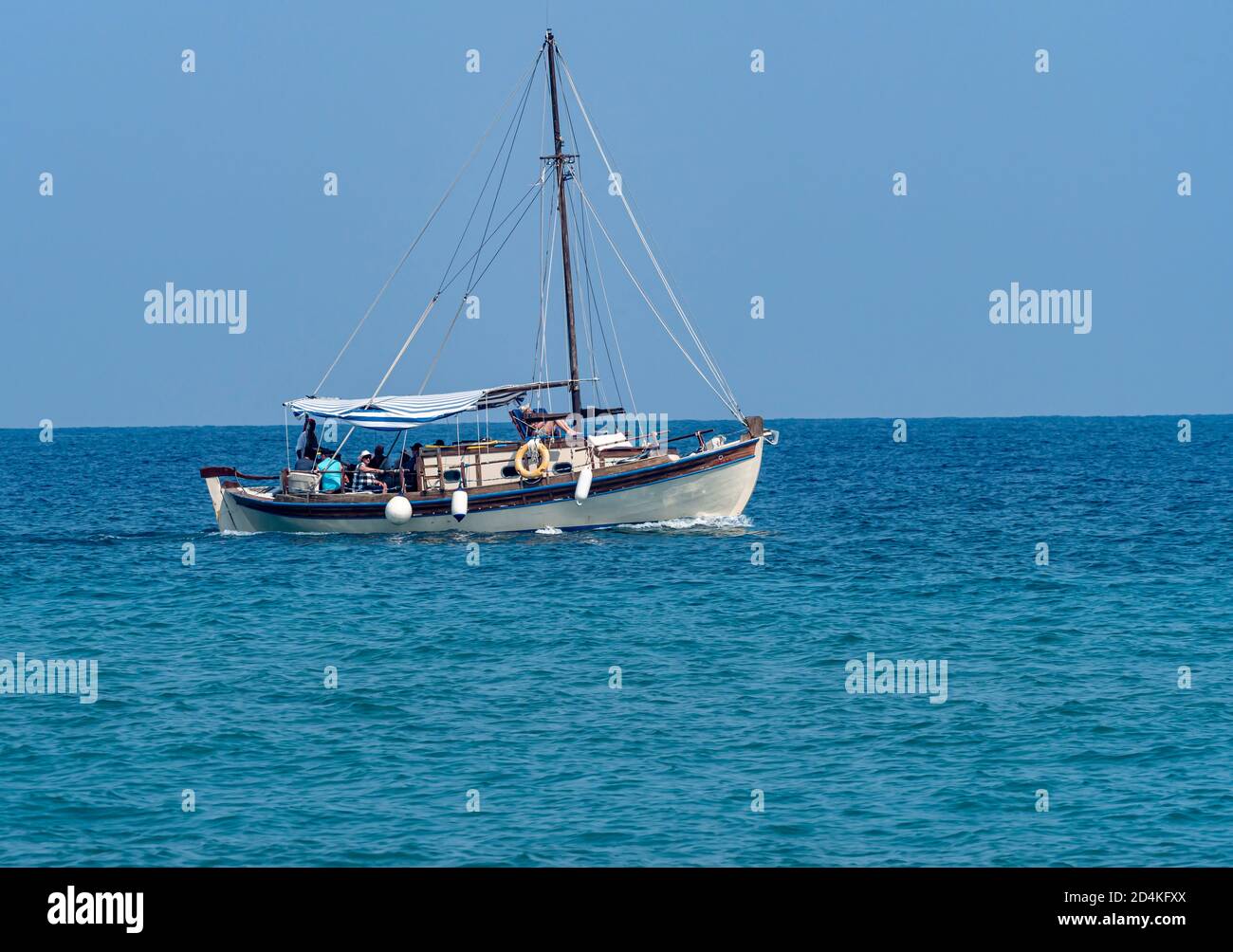 Small tourist boat hi-res stock photography and images - Alamy