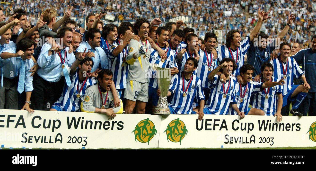 2003 uefa cup final porto celtic trophy hi-res stock photography and ...