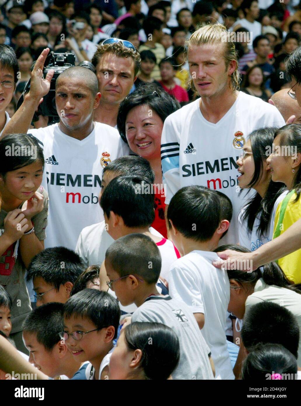 Roberto carlos david beckham hi-res stock photography and images - Alamy