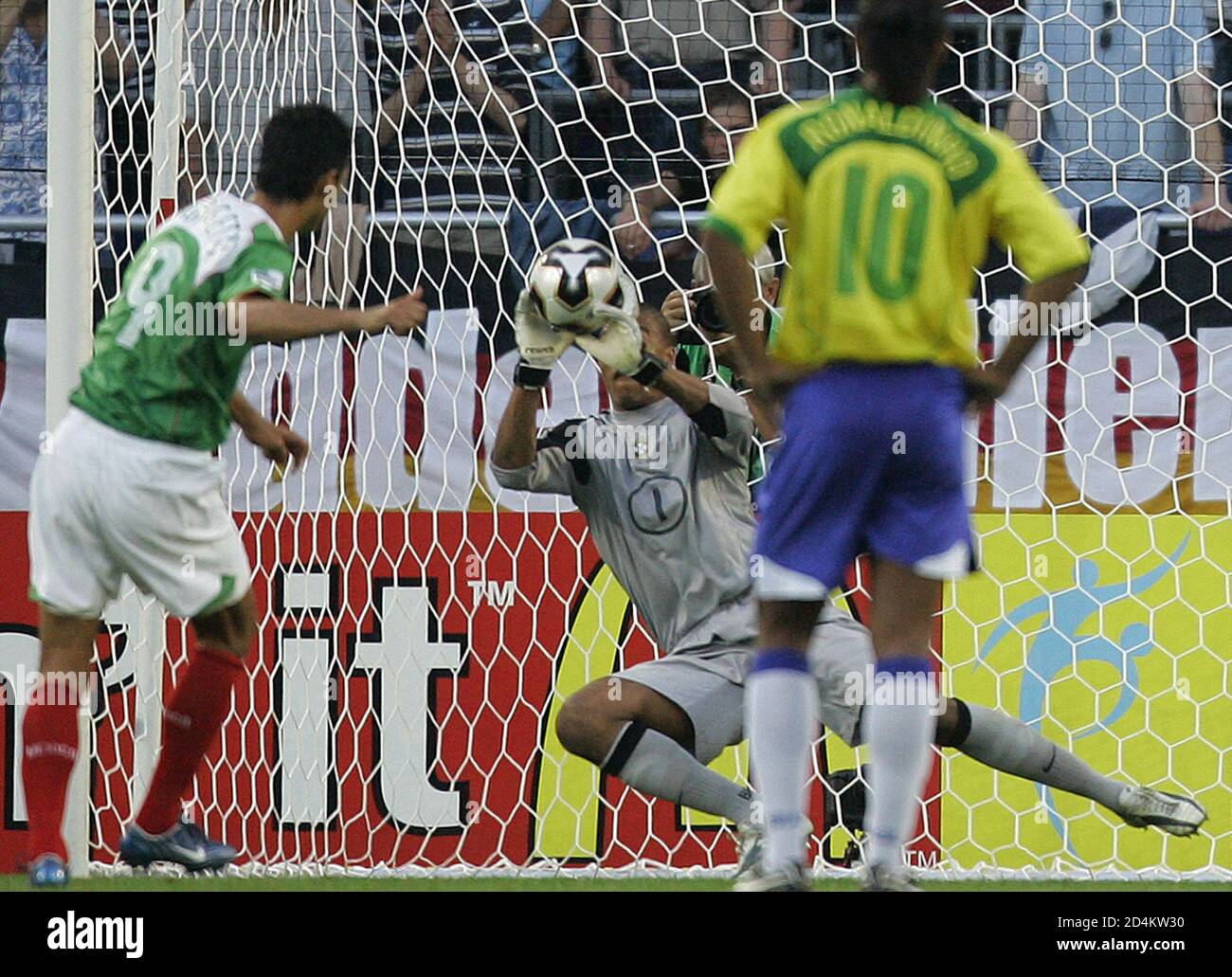 Brazils goalkeeper dida hi-res stock photography and images - Alamy