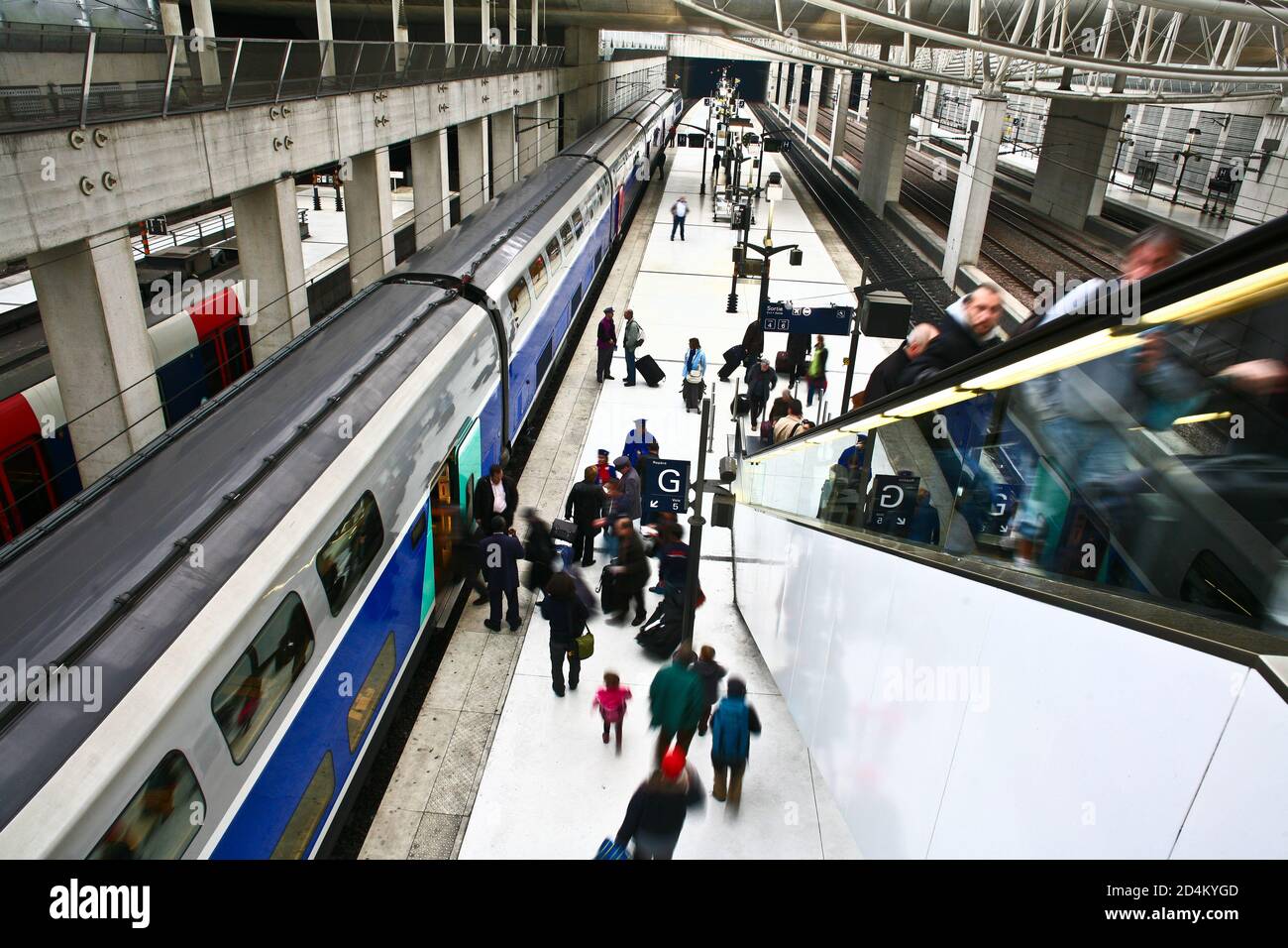 Charles de gaulle airport train hi-res stock photography and images - Alamy